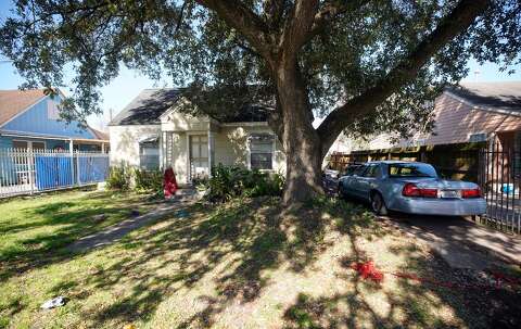 Houston police narcotics officer under investigation after deadly raid ...