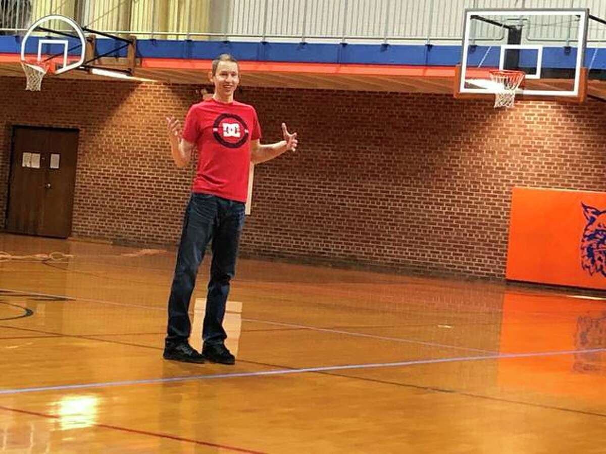 ‘Be their Batman’: BMX athlete delivers message on bullying at Lincoln ...