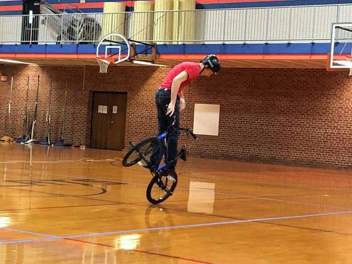 ‘Be their Batman’: BMX athlete delivers message on bullying at Lincoln ...