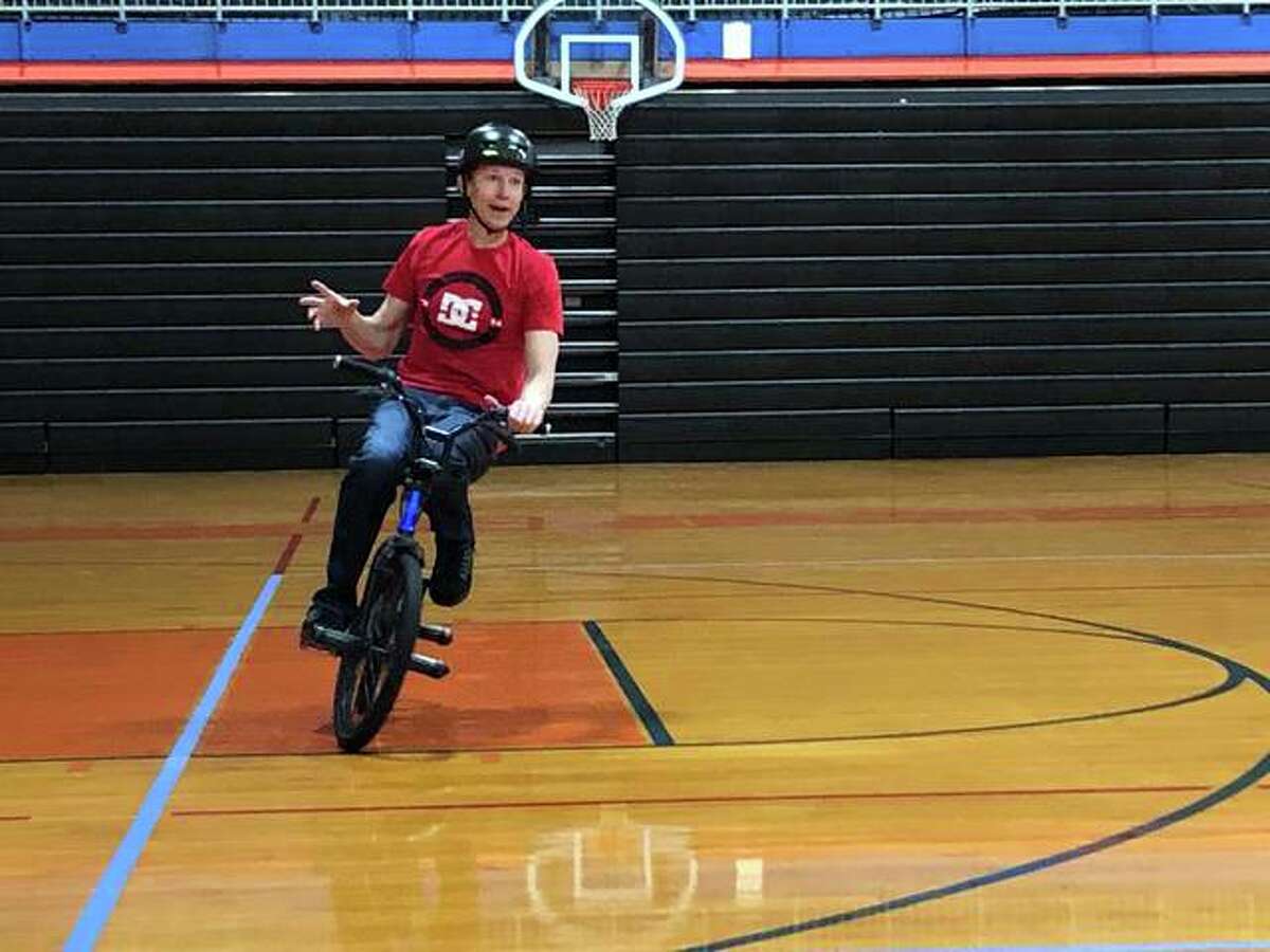‘Be their Batman’: BMX athlete delivers message on bullying at Lincoln ...