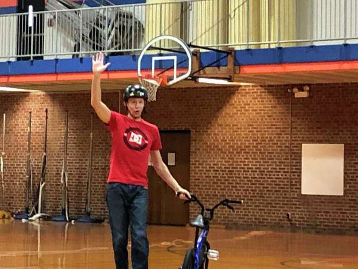 ‘Be their Batman’: BMX athlete delivers message on bullying at Lincoln ...