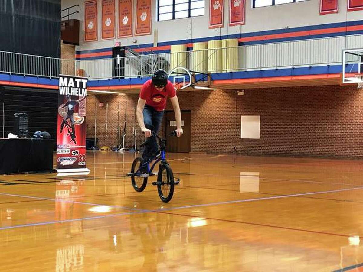 ‘Be their Batman’: BMX athlete delivers message on bullying at Lincoln ...