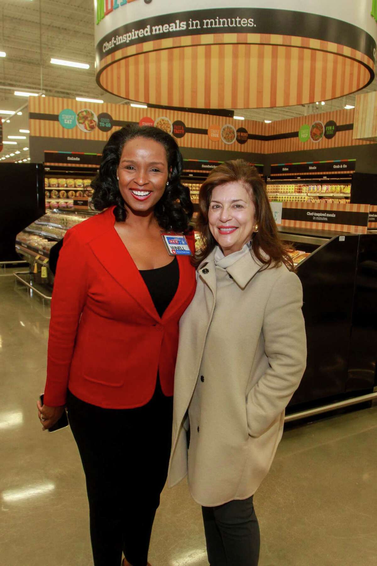 VIPs turn out to tour new Heights-area H-E-B store