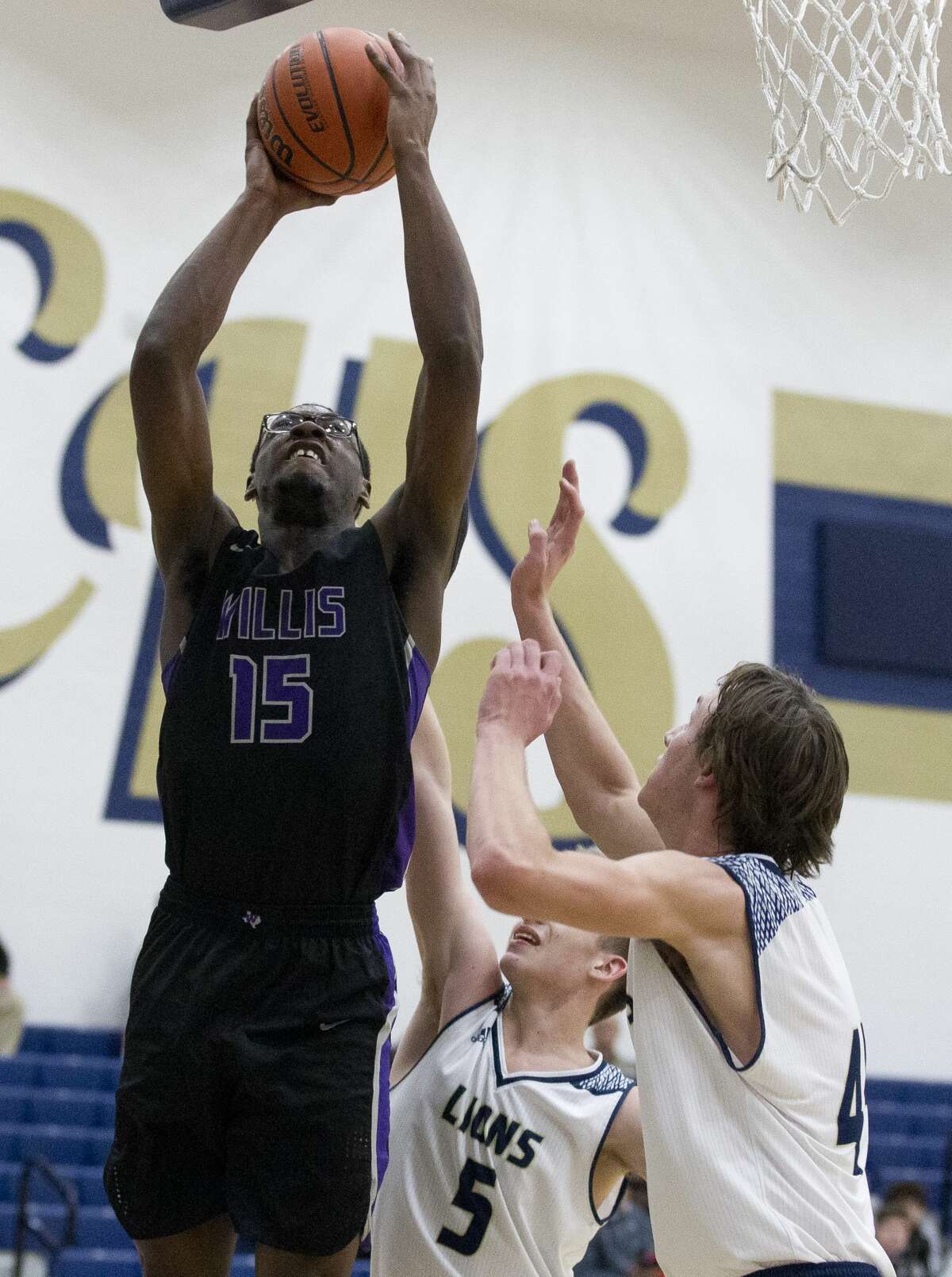BOYS HOOPS: Woods leads Willis to important win at Lake Creek
