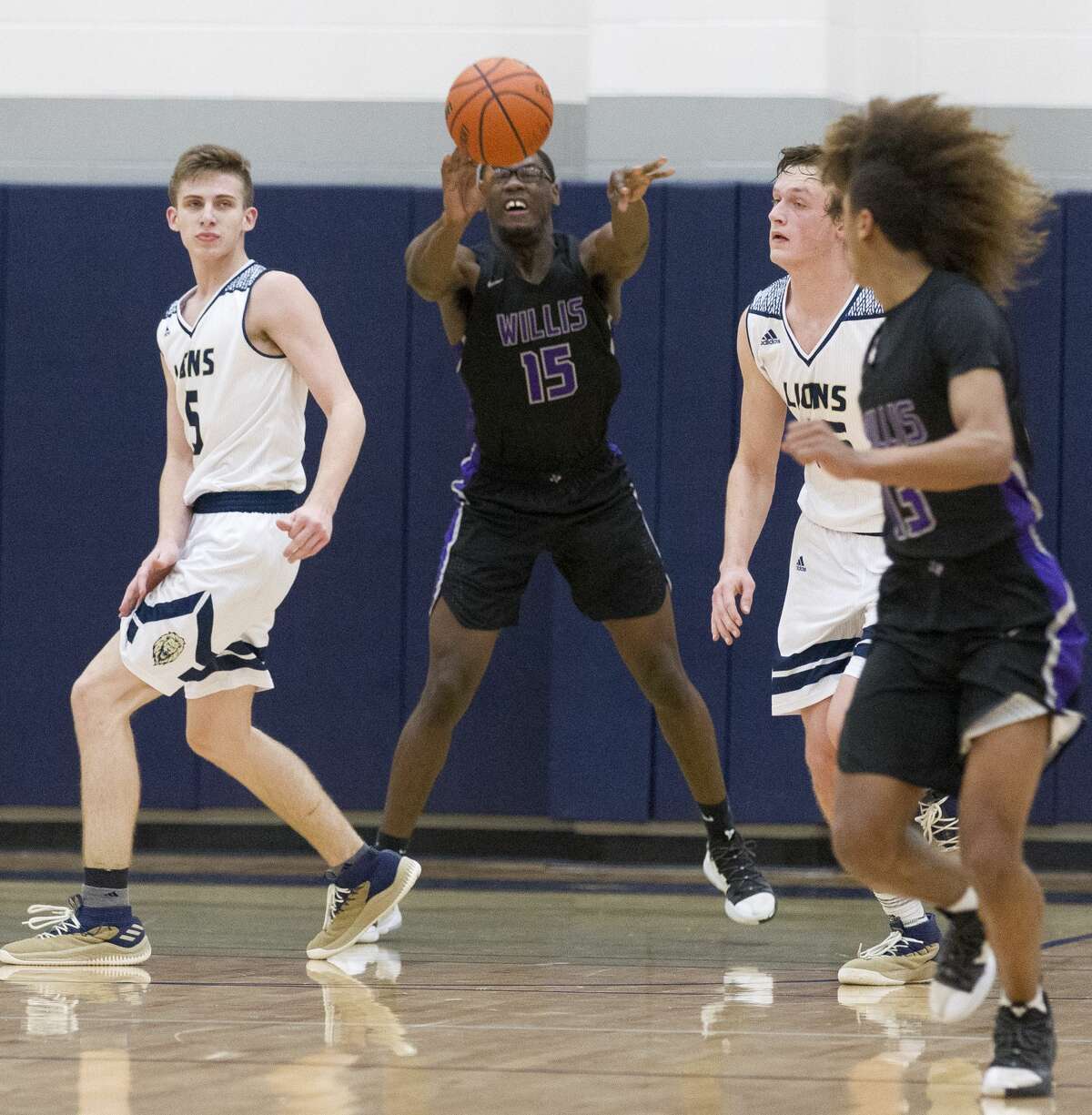 BOYS HOOPS: Woods leads Willis to important win at Lake Creek