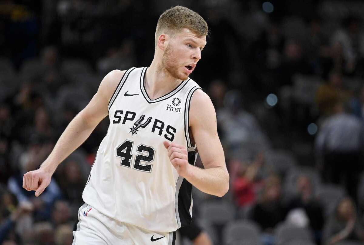 Spurs’ bench getting busy from distance