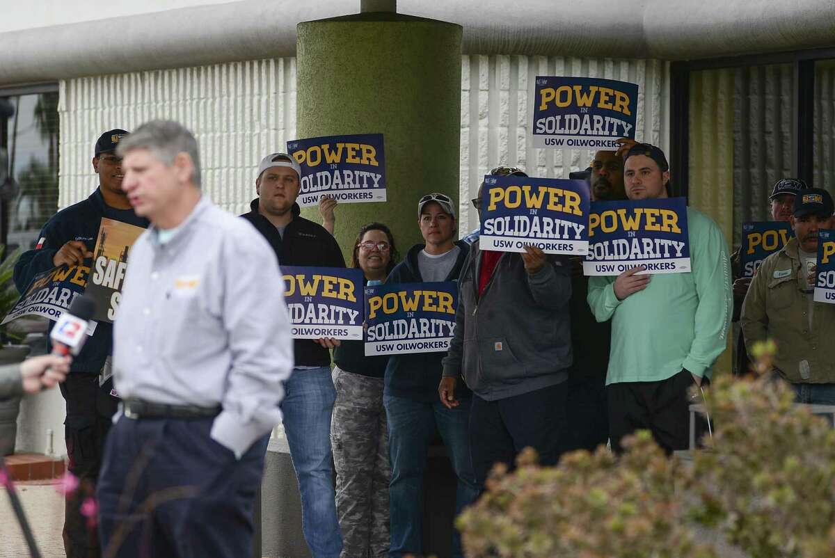 Steelworkers rally in PA as contract deadline nears
