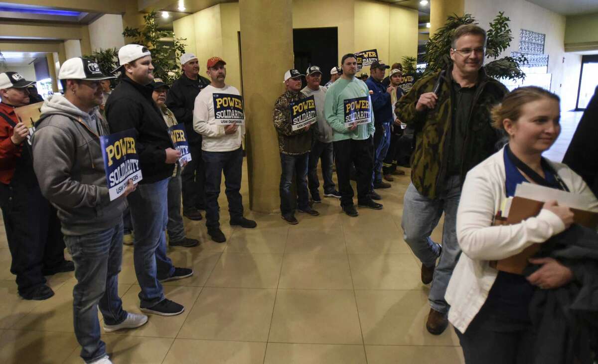 Steelworkers rally in PA as contract deadline nears