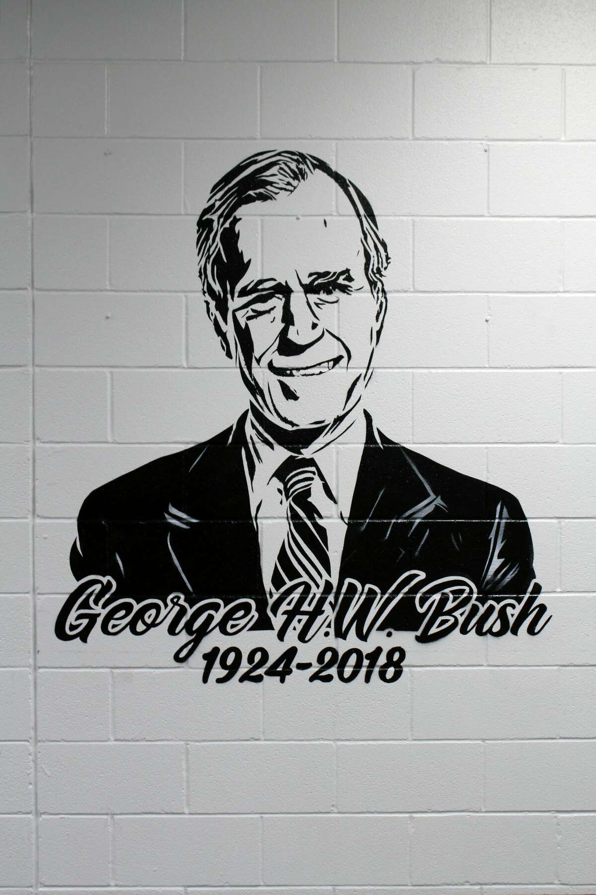 Mural artists inspire creativity at Bush Elementary