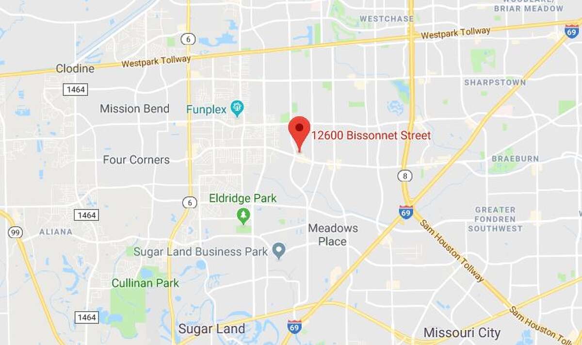 Houston police exchange fire with robbery suspects near Alief