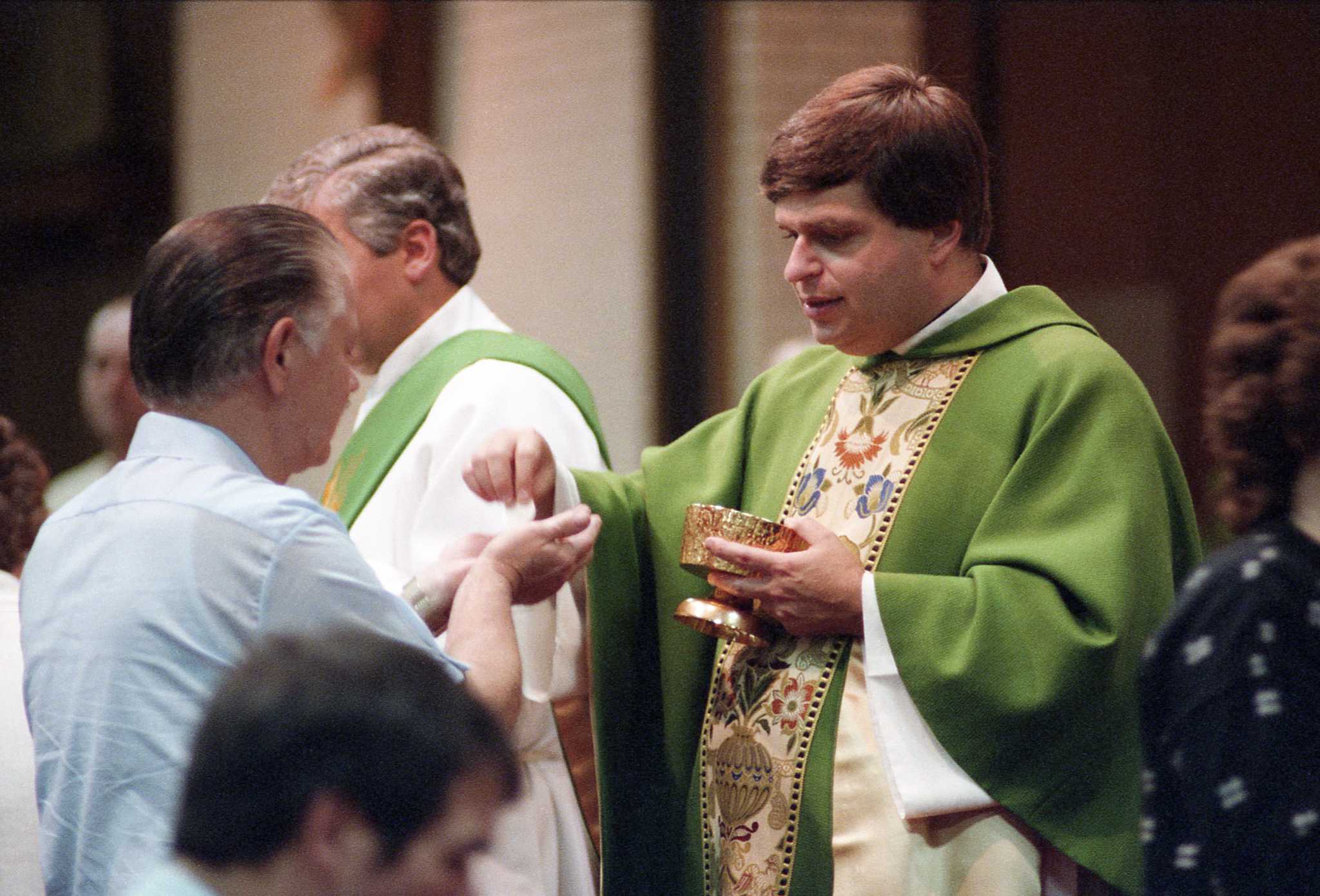 Houston police open criminal probe into Catholic priest