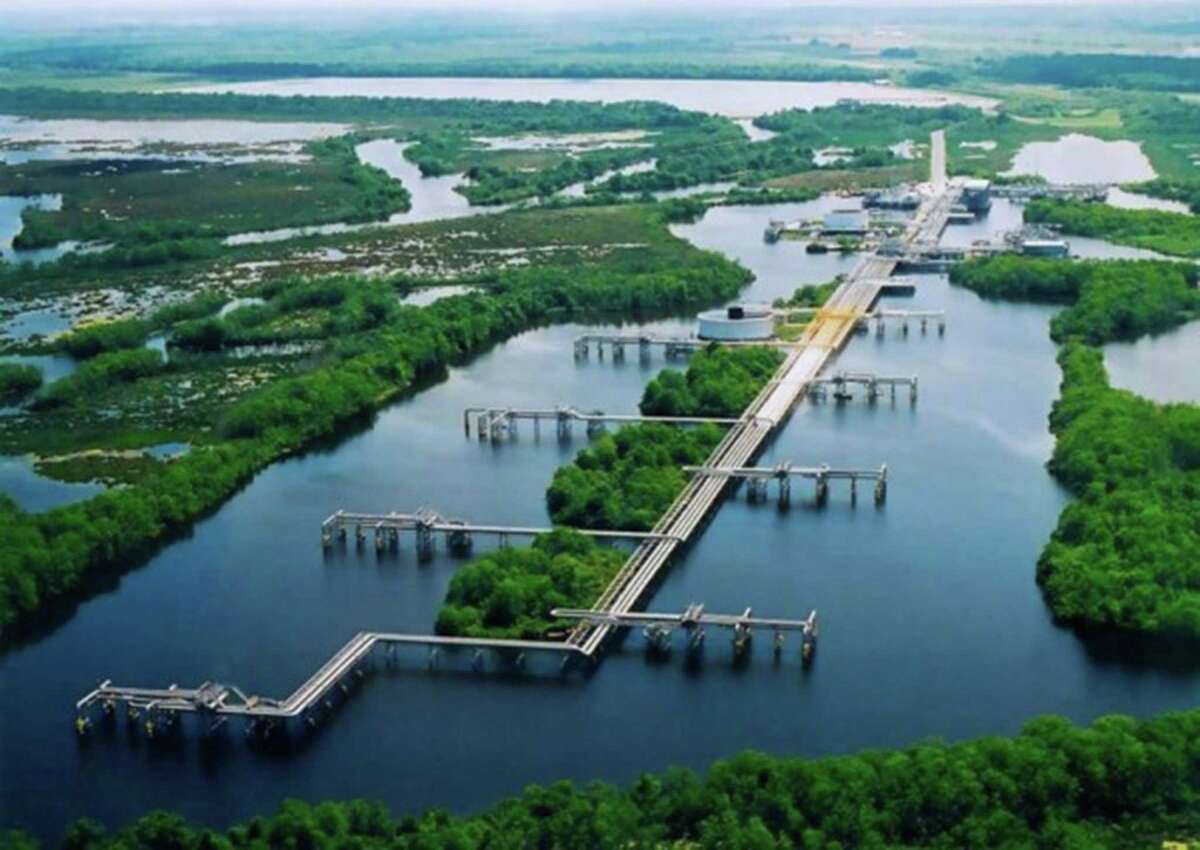 Deepwater Rivalry: Competing offshore crude oil export terminals ...