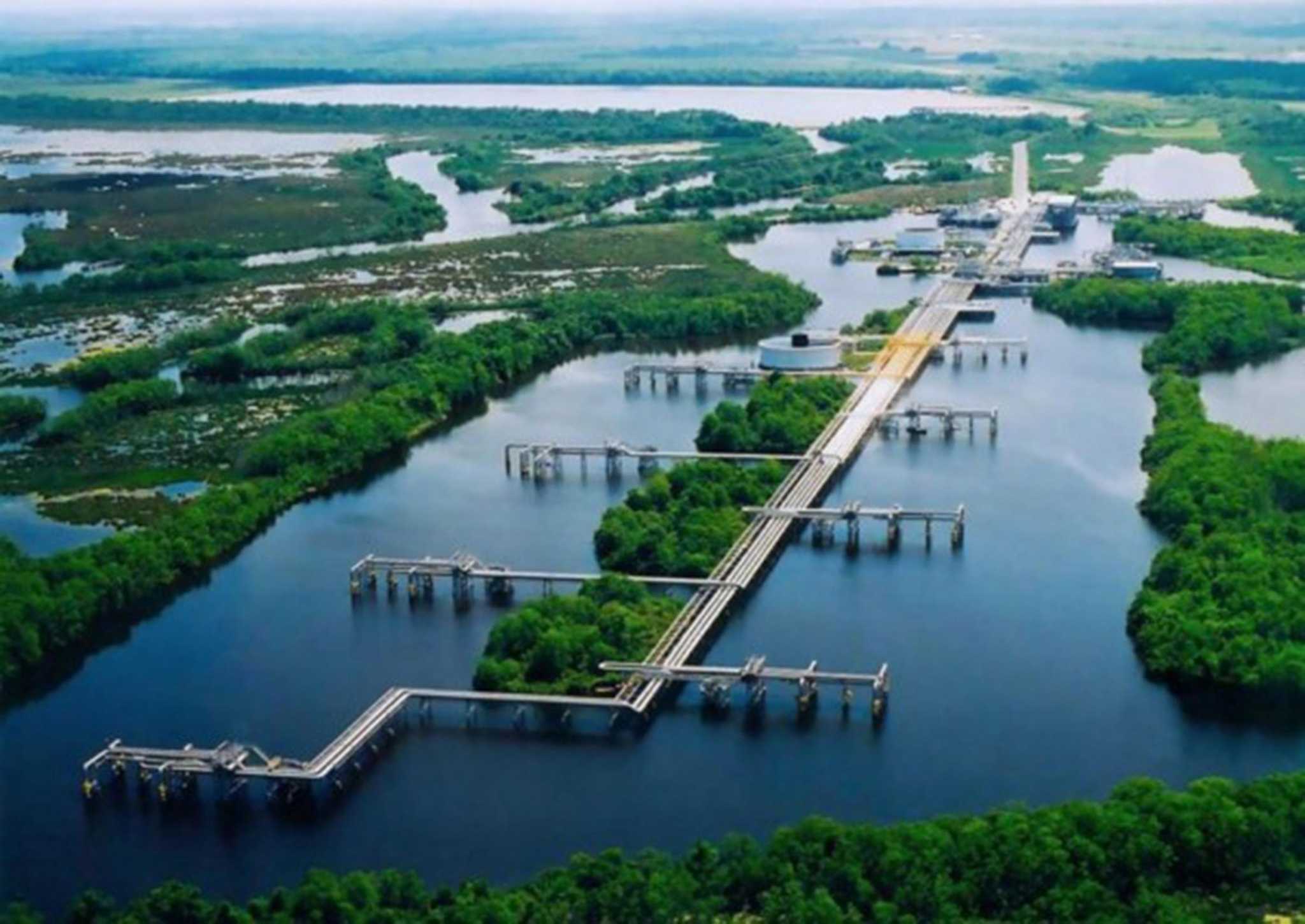 Deepwater Rivalry: Competing offshore crude oil export terminals ...