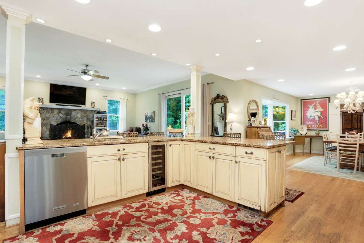 Former NY Met Lee Mazzilli puts Greenwich manse on the market