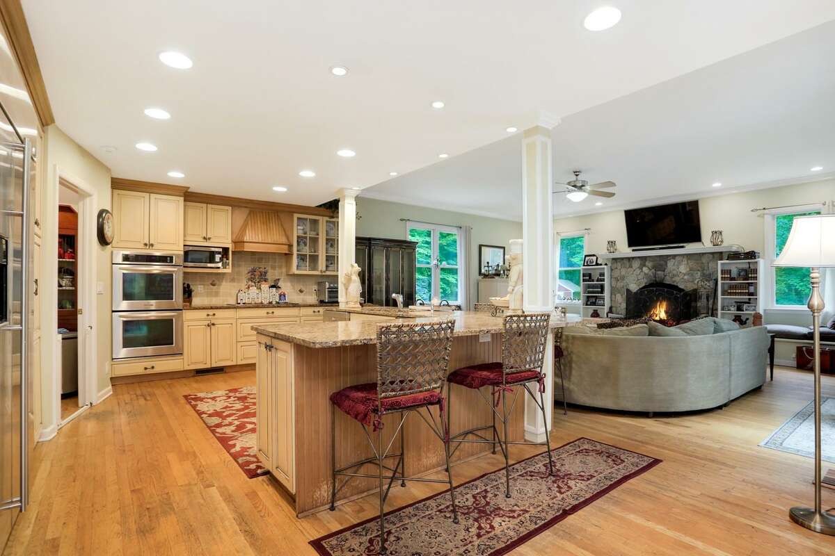 Former NY Met Lee Mazzilli puts Greenwich manse on the market