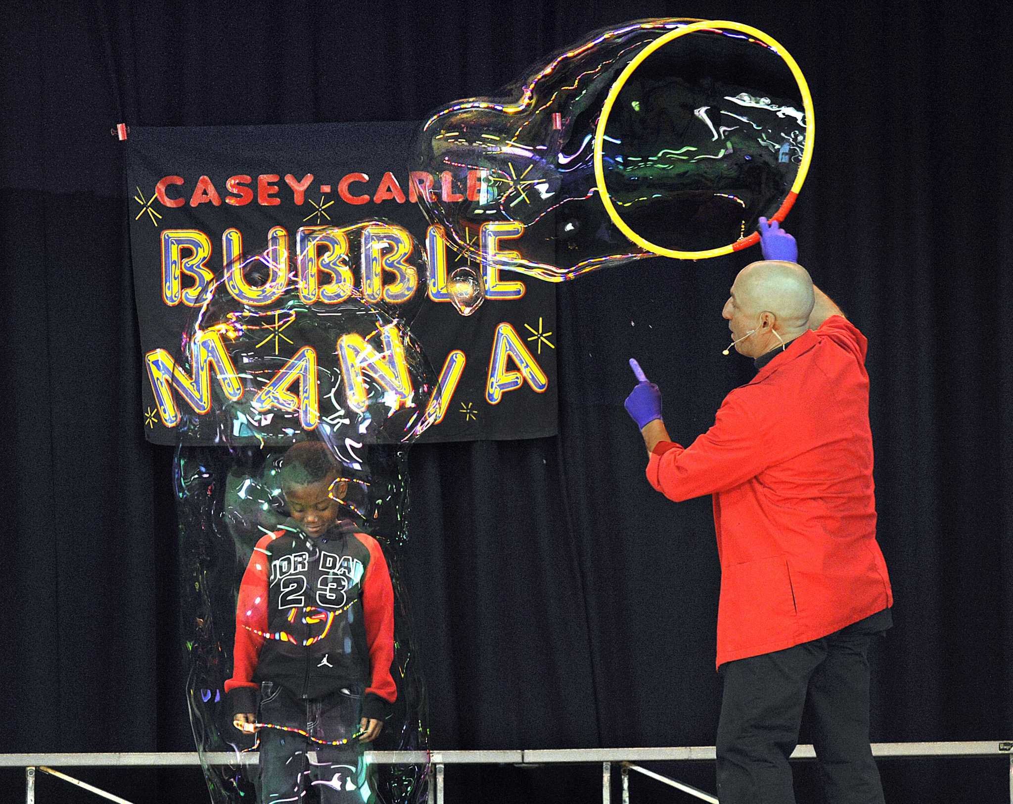 Comic bubble artist Casey Carle ‘pops’ up at Stamford Palace