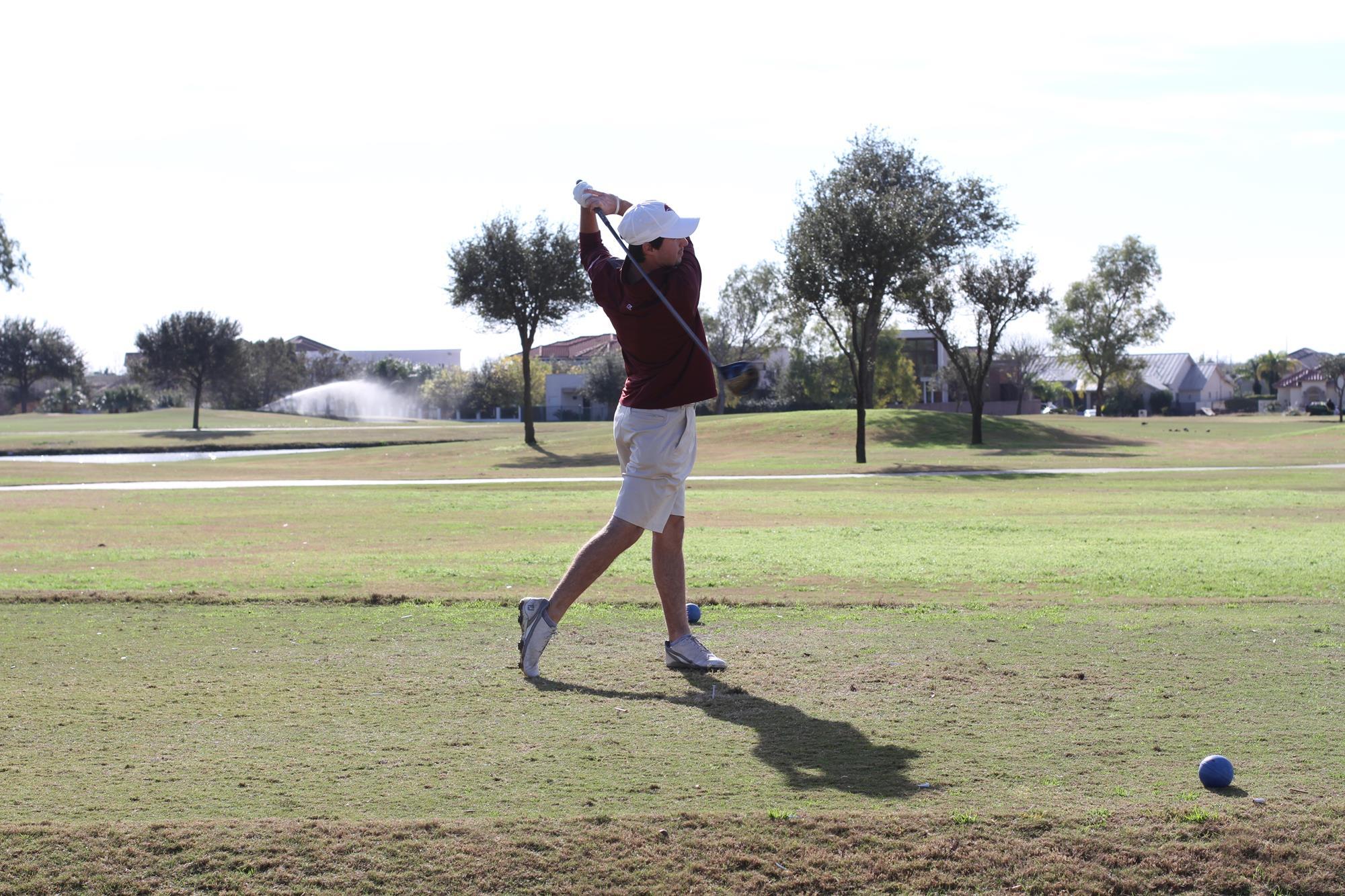 TAMIU’s Holekamp leads after setting course record to open Jack Brown ...