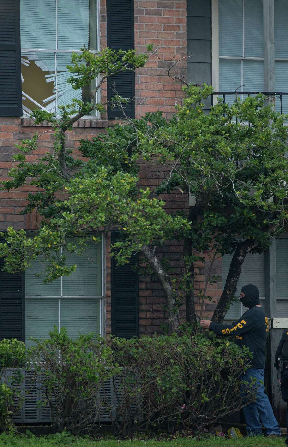 Eight suspects arrested in SW Houston raid that netted trove of drugs ...