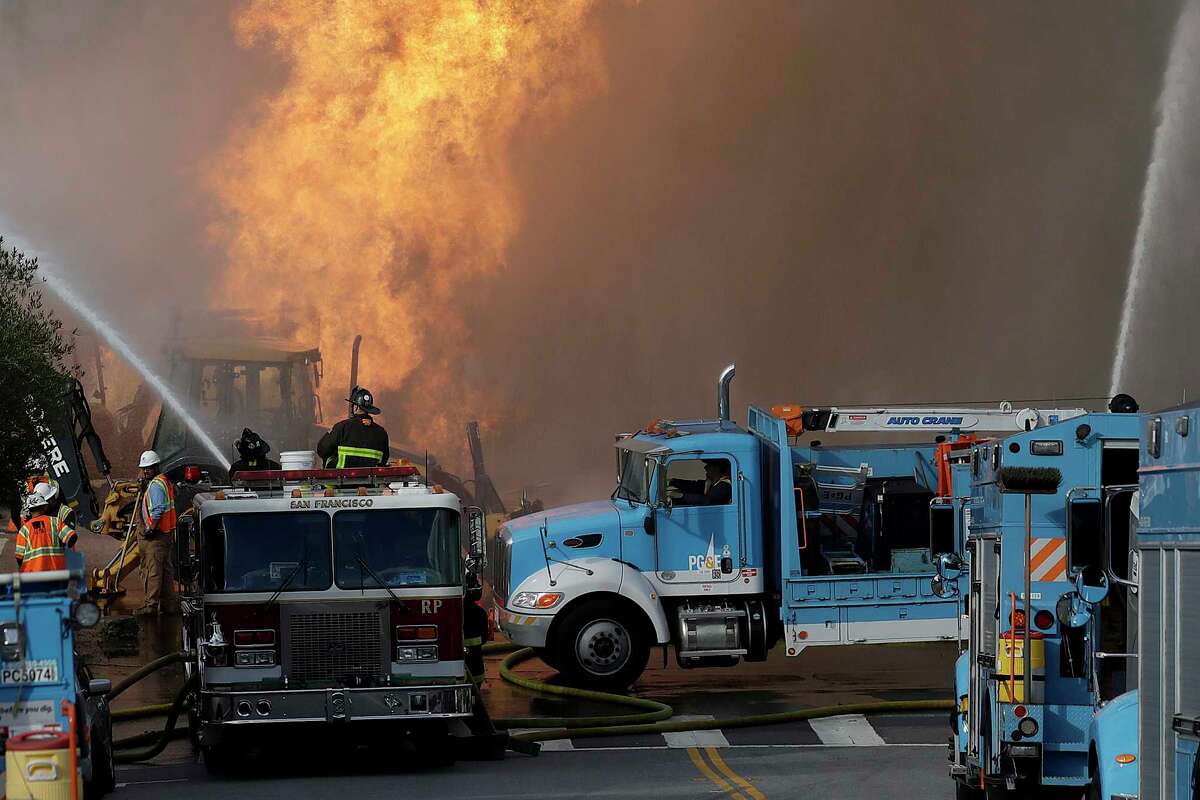 Gas line explosion in SF sends people running for lives - SFChronicle.com