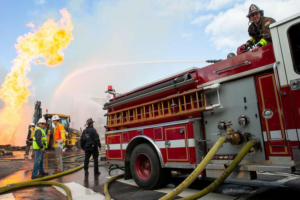 Gas line explosion in SF sends people running for lives - SFChronicle.com