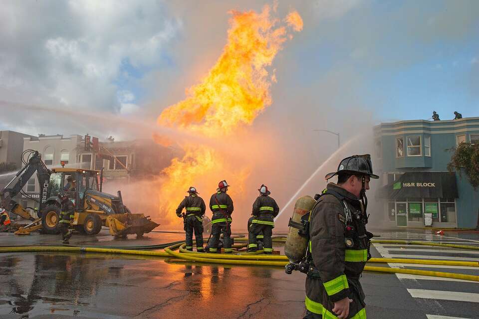 Gas line explosion in SF sends people running for lives
