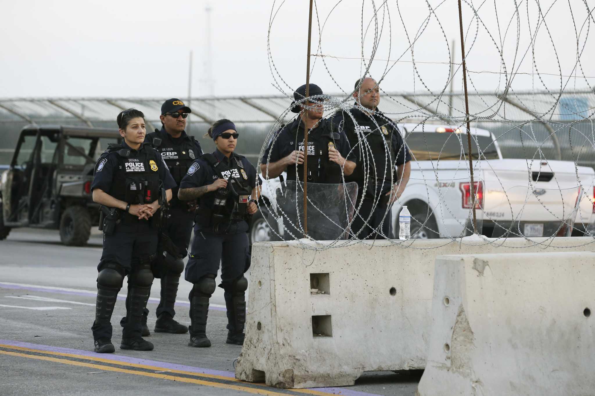 Trump’s border mission for GIs includes more concertina wire