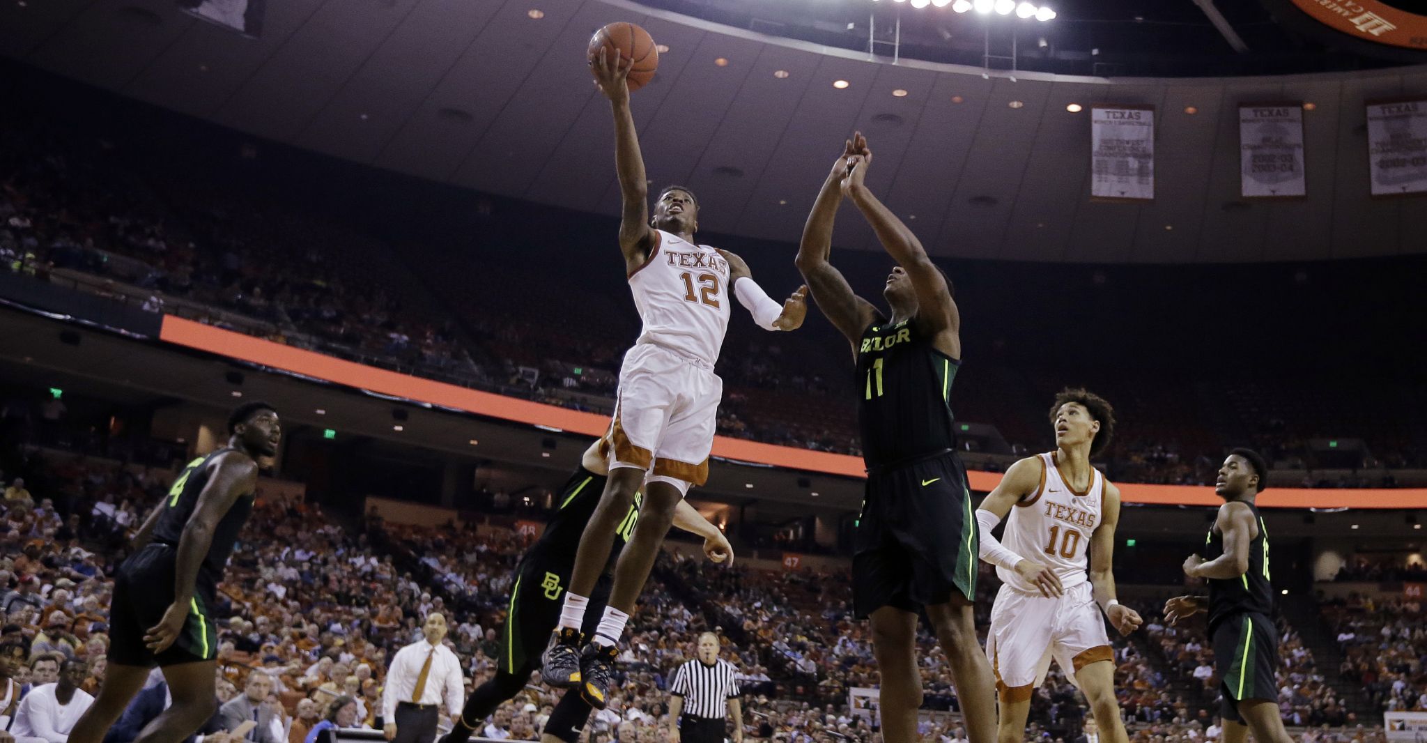 Texas nearly leads wire-to-wire in win over Baylor