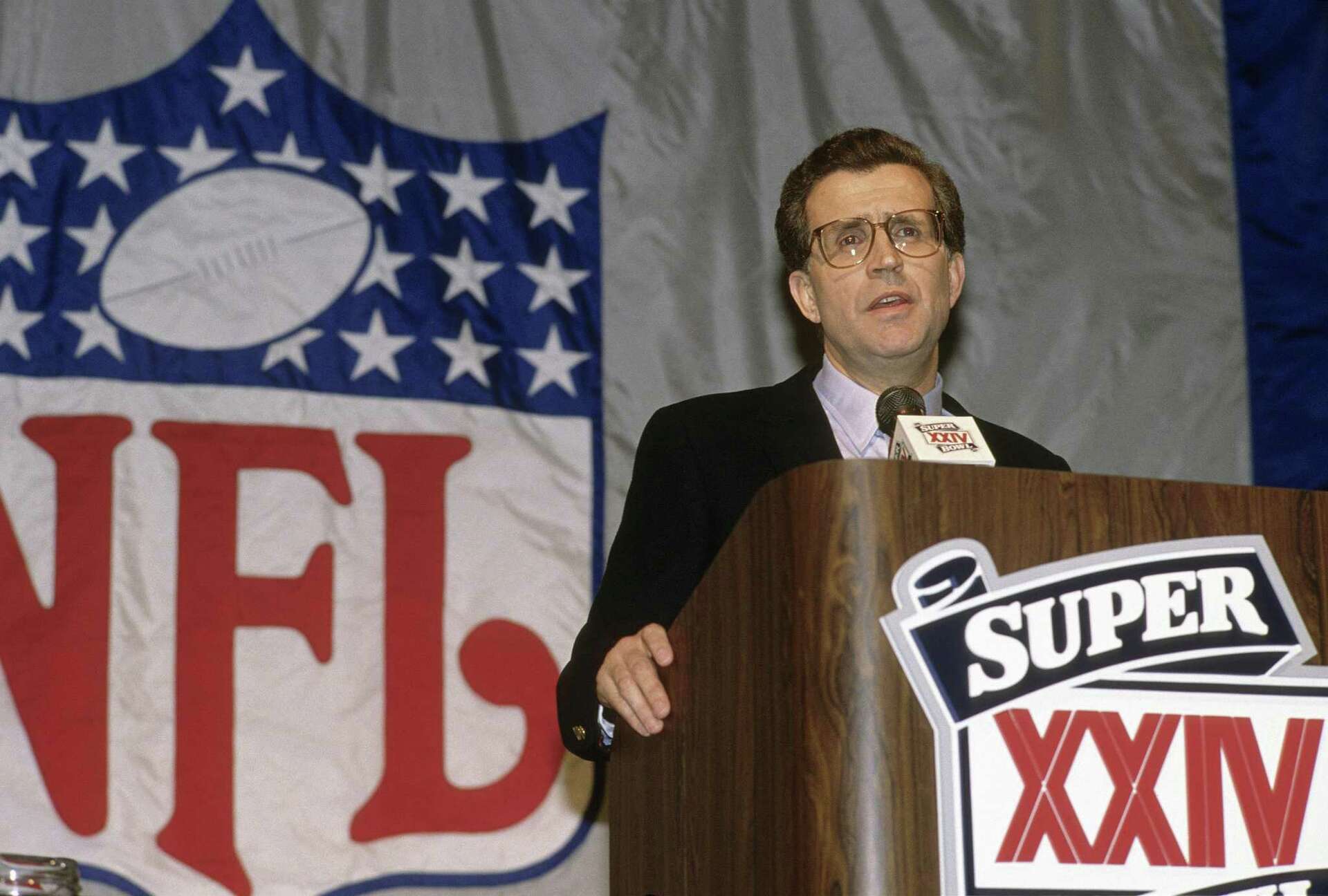 When Huey Lewis and the 49ers took on the NFL