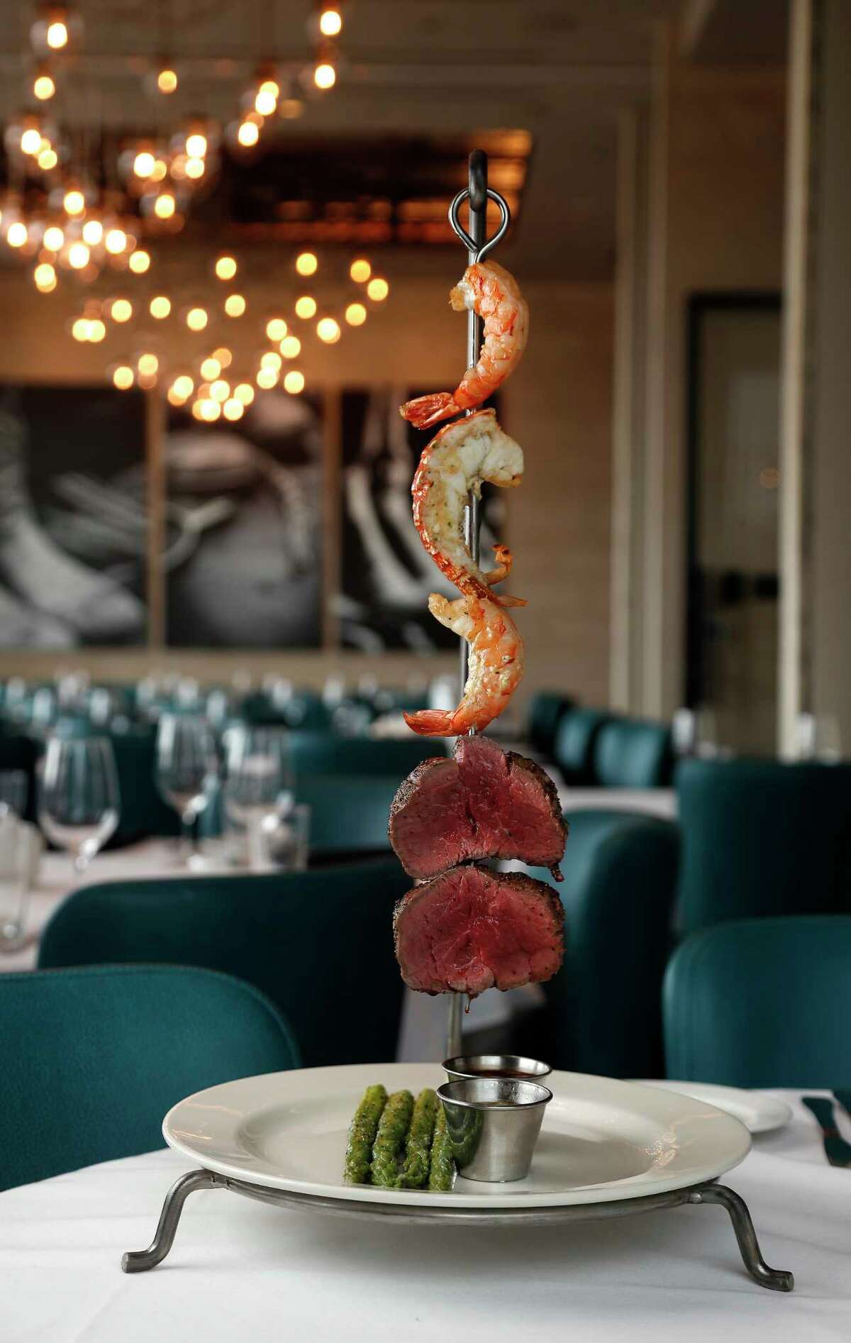 First look: Perry’s Steakhouse & Grille River Oaks