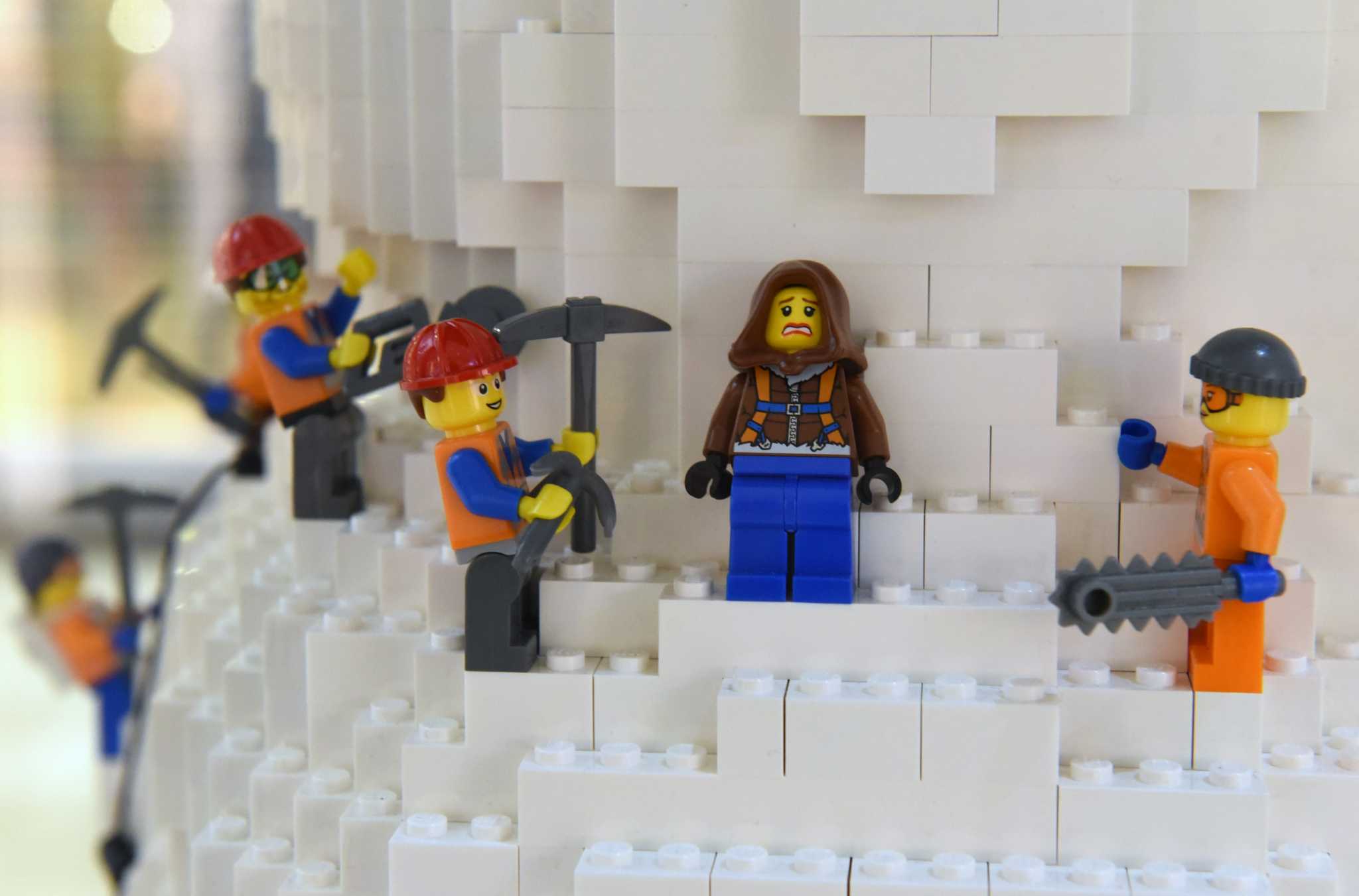 Lego replicas of iconic American structures on display at Crossgates