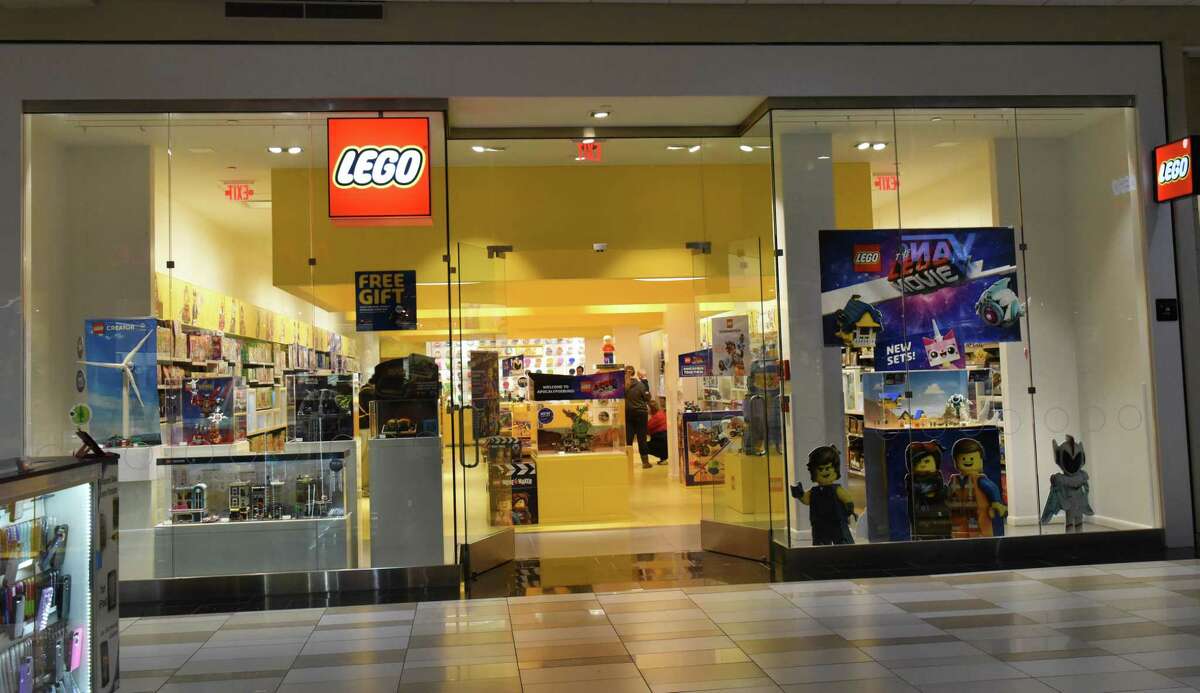 Lego replicas of iconic American structures on display at Crossgates