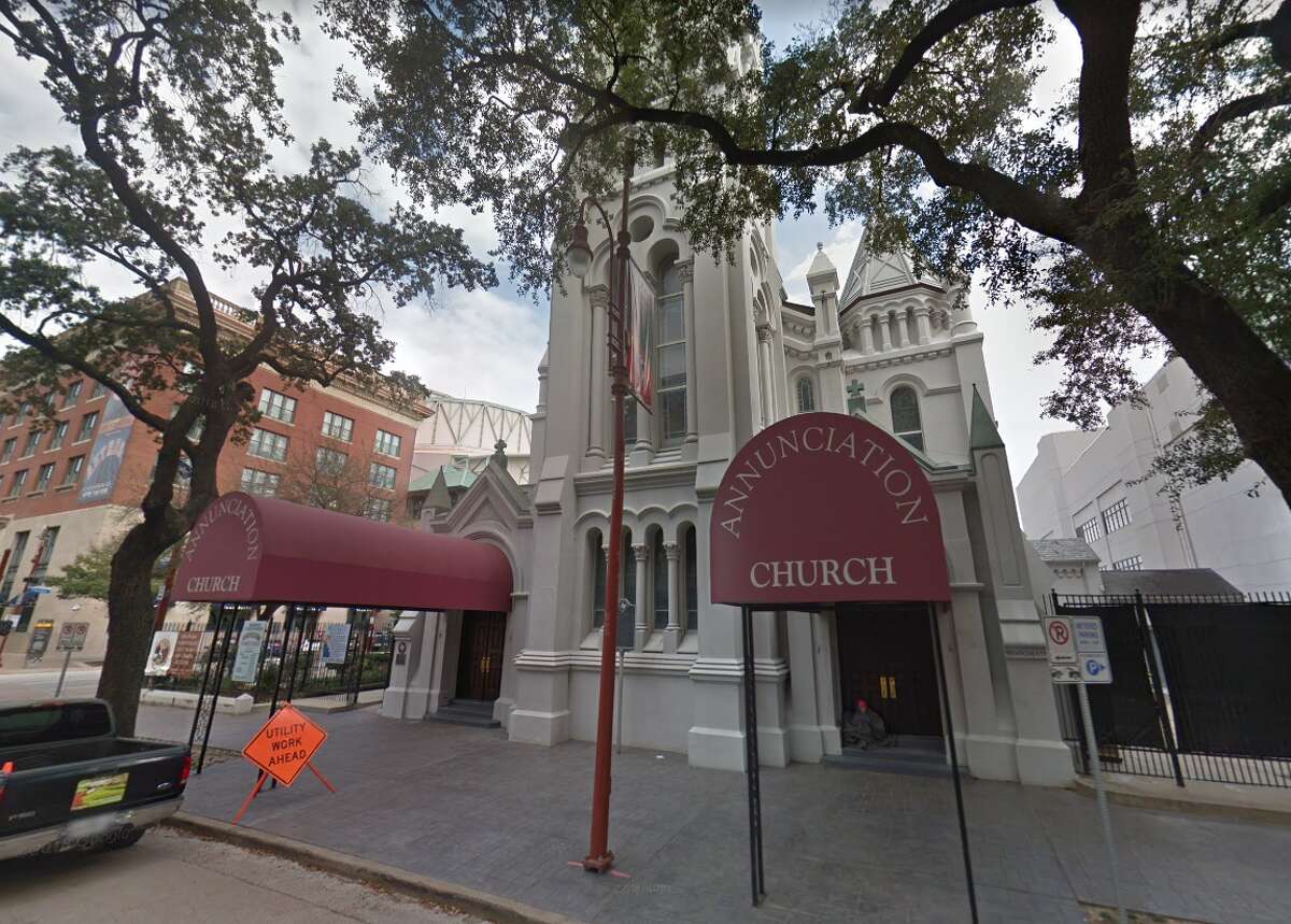 Houston police open criminal probe into Catholic priest