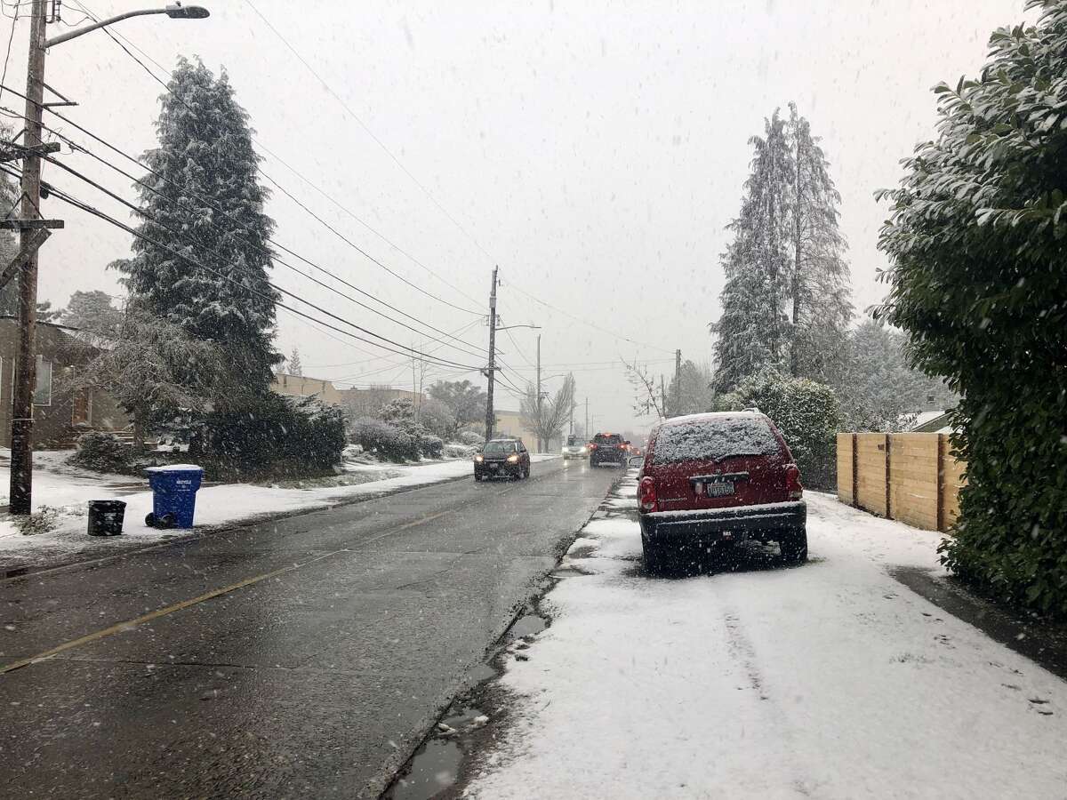 Up to 4 inches snow in Seattle so far, state of emergency in effect