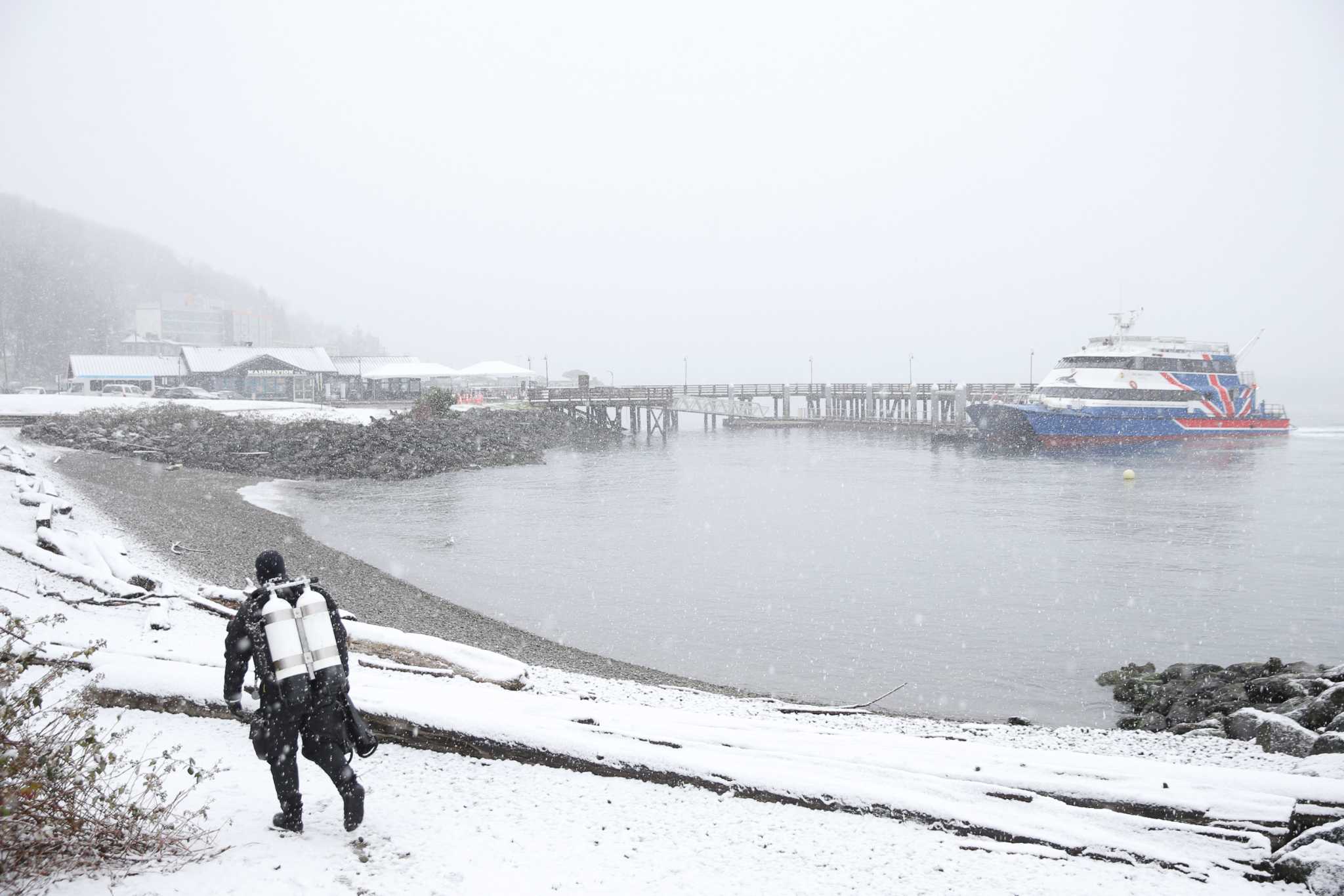 Up to 4 inches snow in Seattle so far, state of emergency in effect