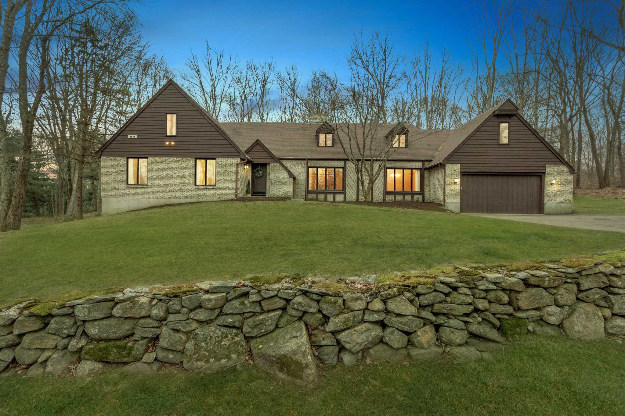 On the Market / Tudor-style ranch close to shops, eateries