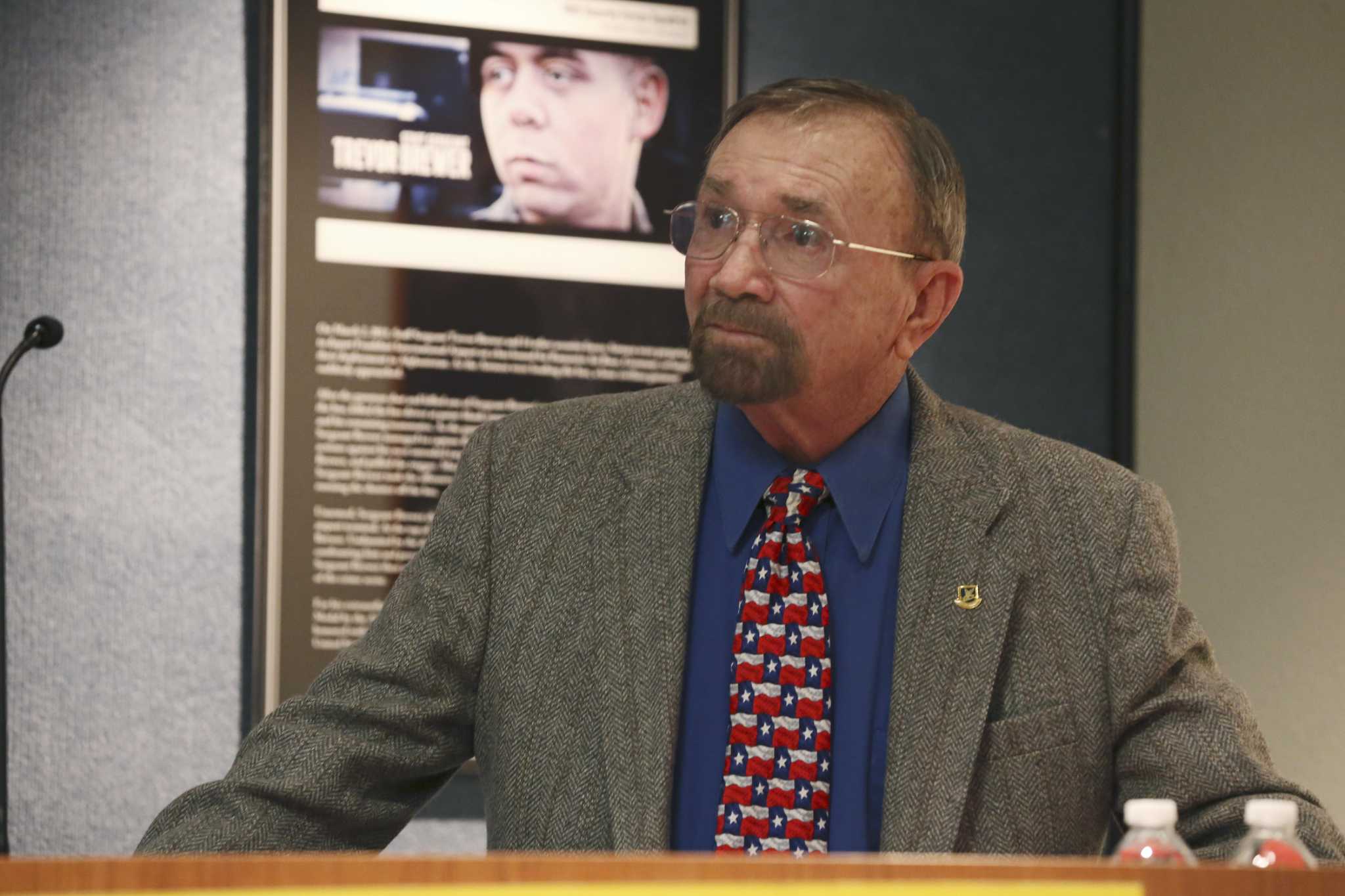 General who enlisted in Air Force at 17 is honored at Joint Base San ...
