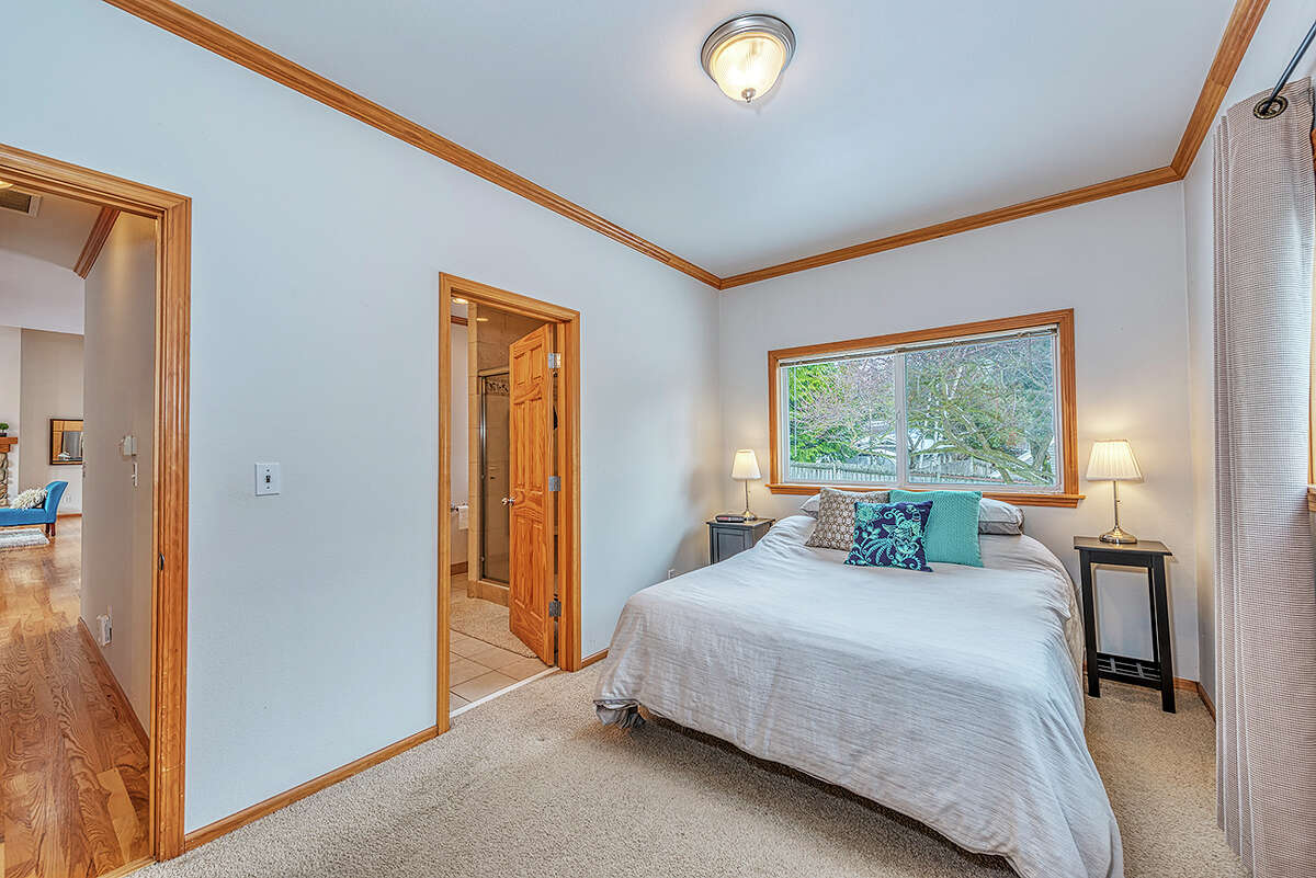 Get inspired: House where Jeff Bezos started Amazon listed