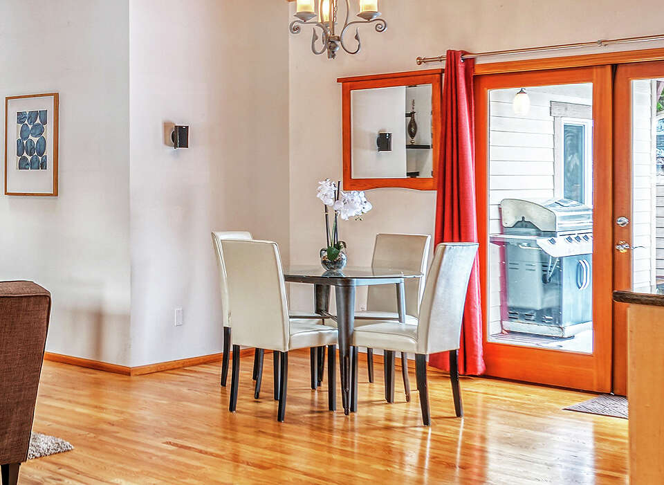 Get inspired: House where Jeff Bezos started Amazon listed