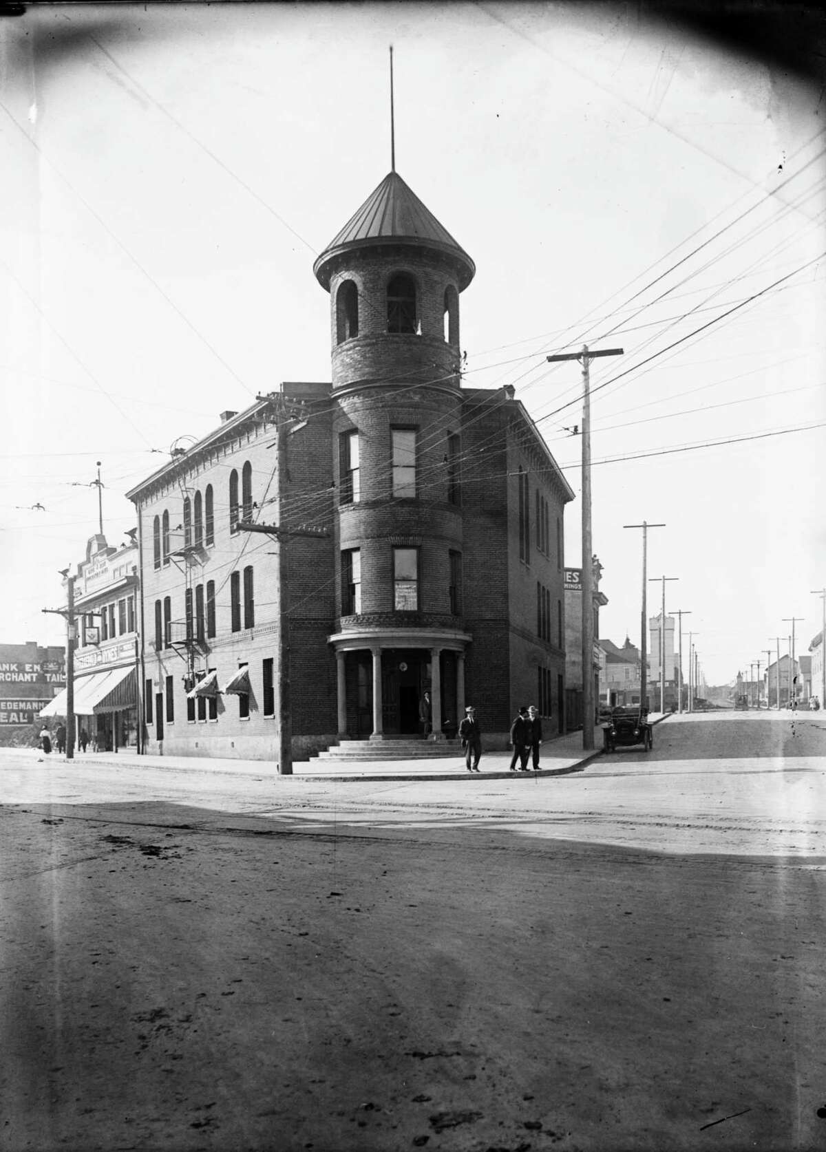 'Be humble, be thankful': Seattle's oldest restaurants reveal their ...