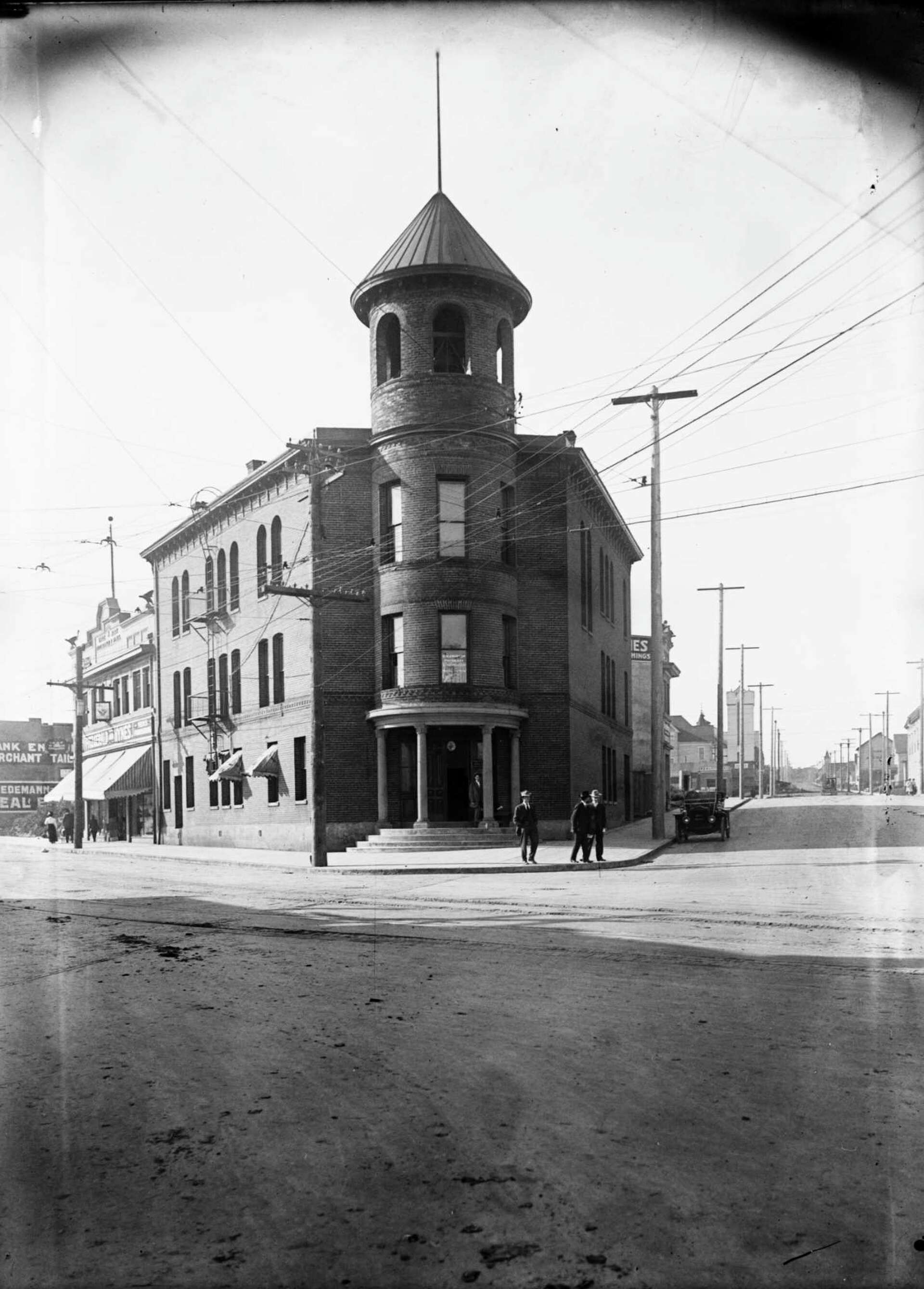 'Be humble, be thankful': Seattle's oldest restaurants reveal their ...