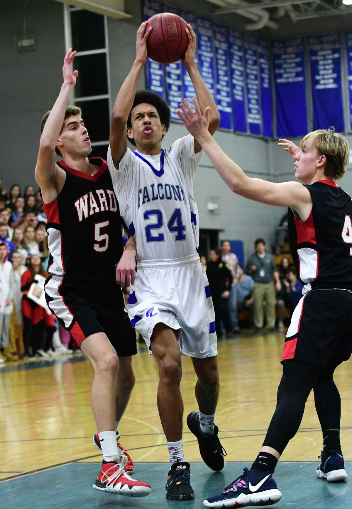 Warde boys run past Ludlowe