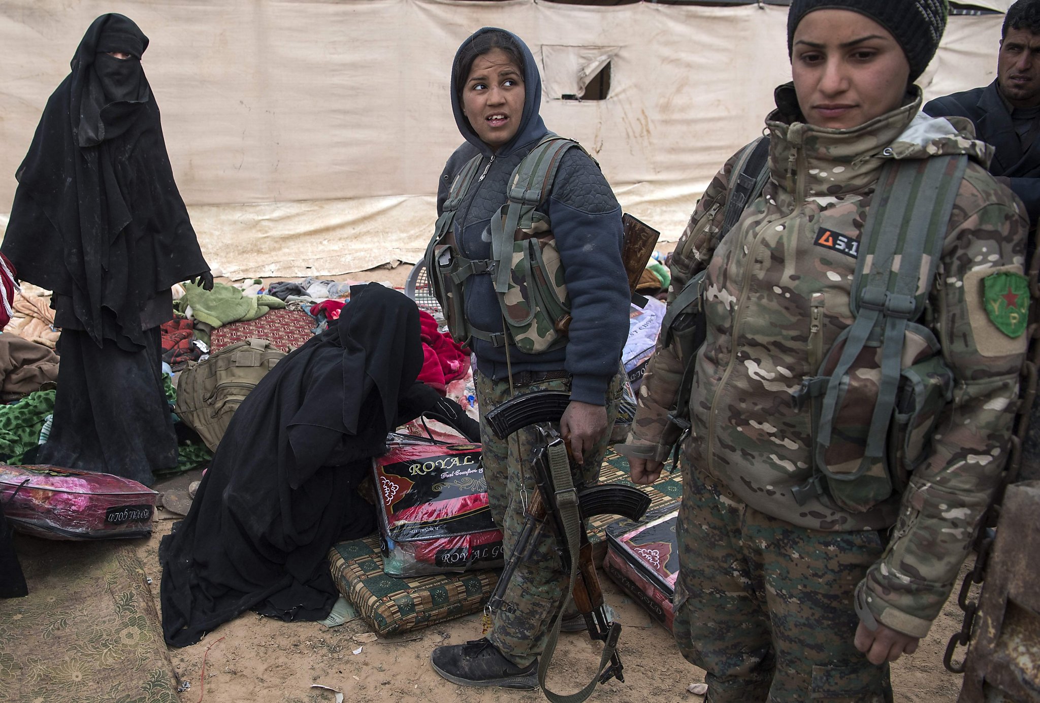 Islamic State militants cling to last square mile in eastern Syria