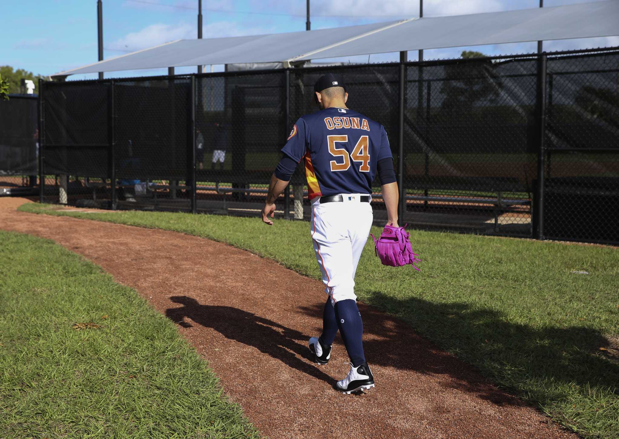 Closer Roberto Osuna entering first full season with Astros