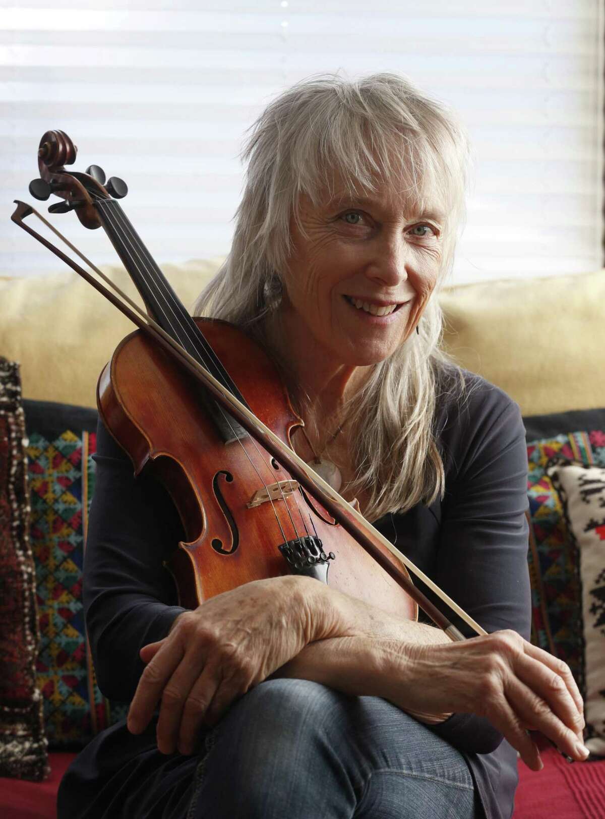 Laurie Lewis & The Right Hands bring Bay Area bluegrass to New Haven ...