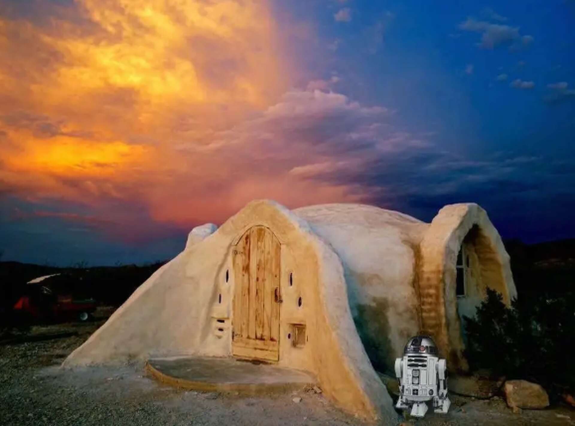 This beautiful off-grid adobe dome straight out of Star Wars is ...