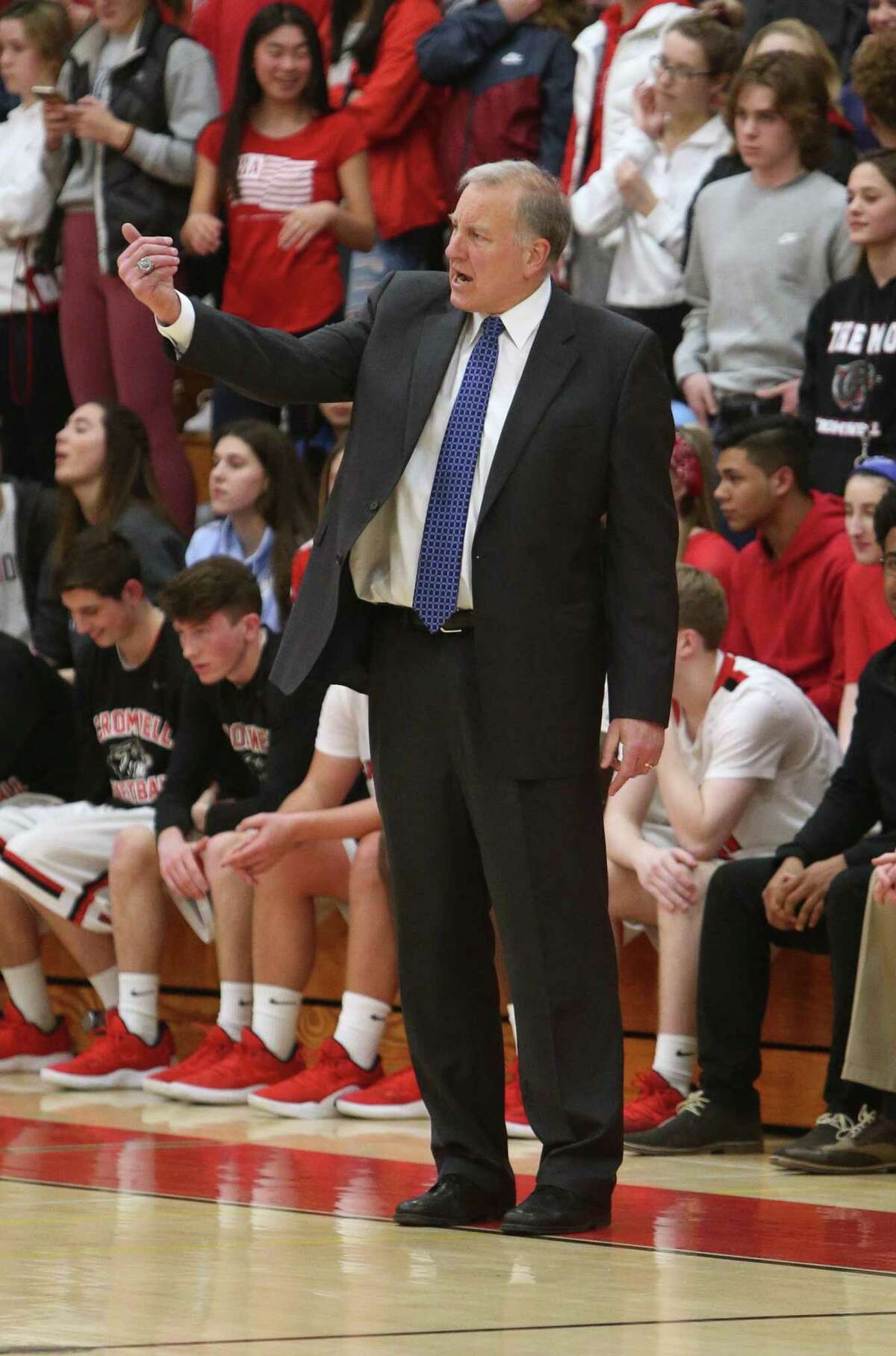 Cromwell edges Old Lyme, caps unbeaten regular season