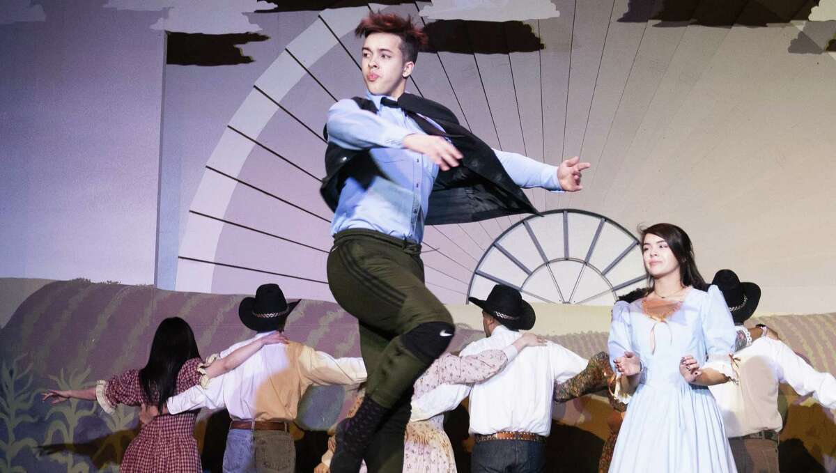 Fighting and ballet come together in ‘Oklahoma!’ at San Antonio’s ...