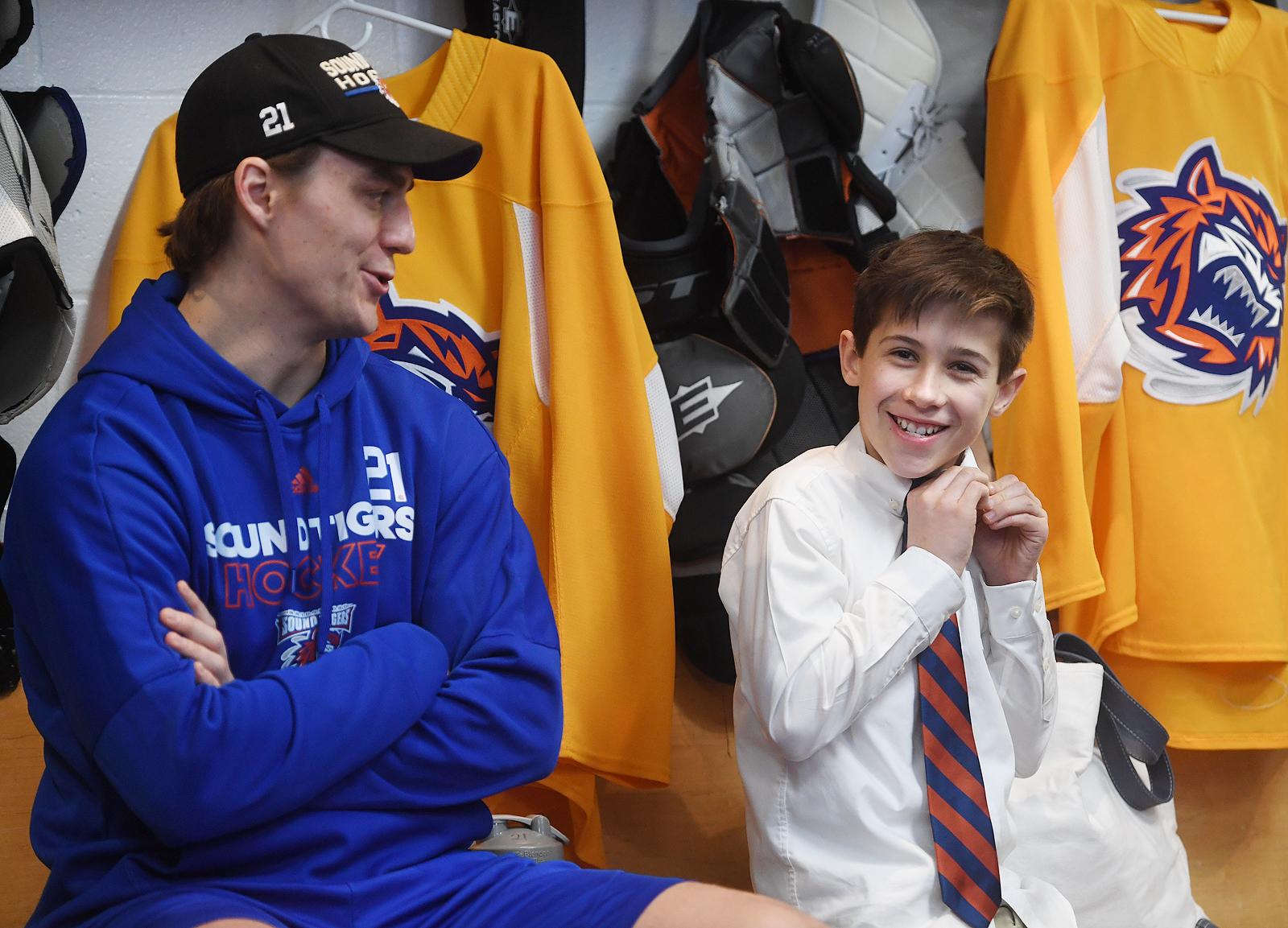 Make-A-Wish connects Ridgefield boy to Sound Tigers
