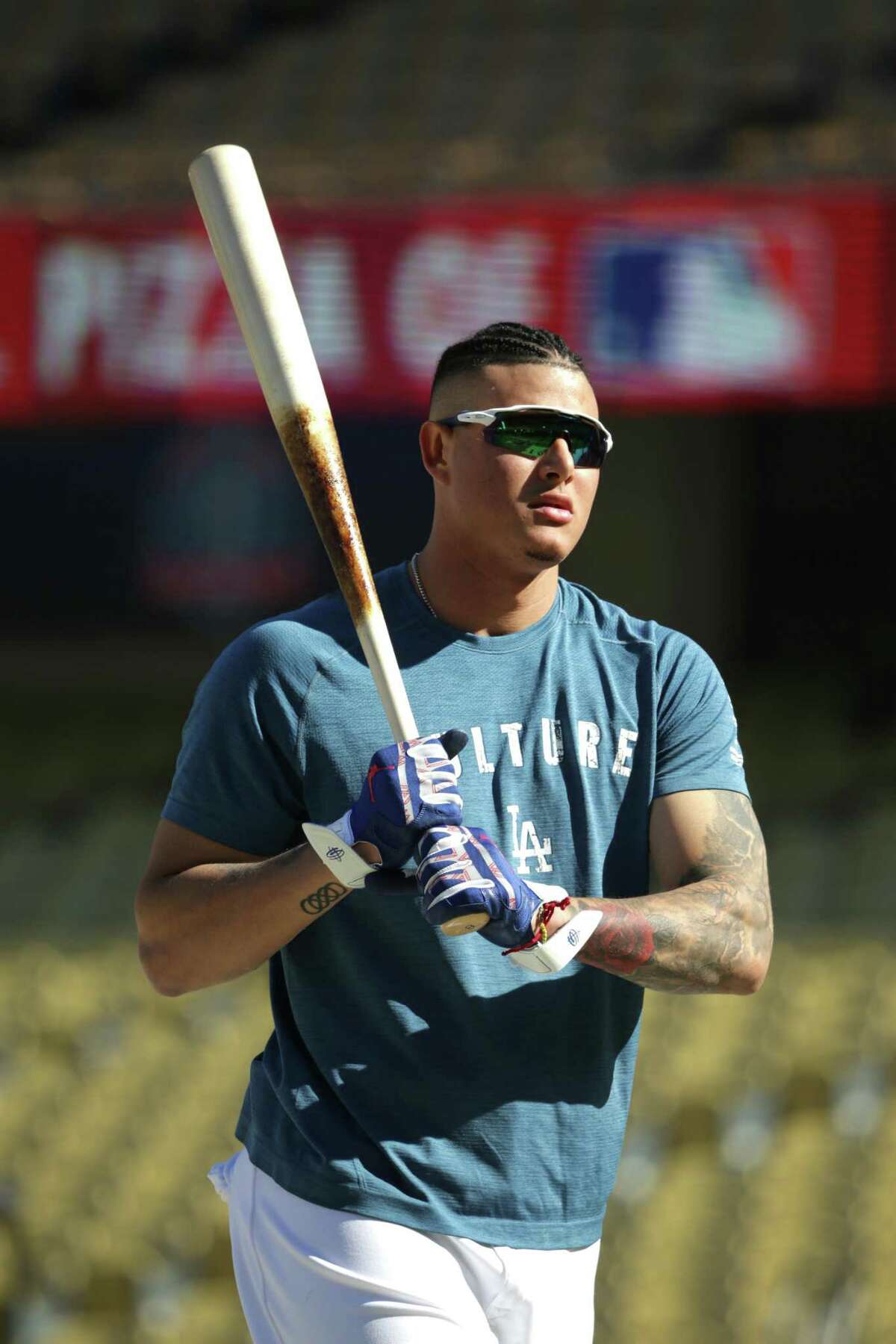 AP source: Manny Machado, Padres agree to $300 million, 10-year deal