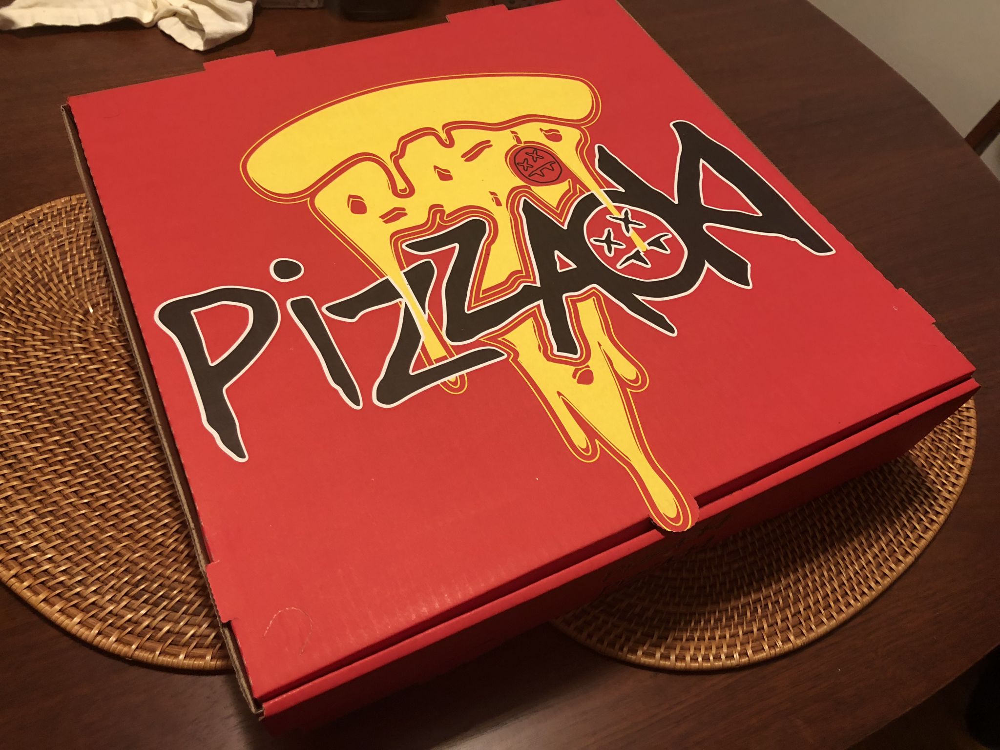 We tried DJ Steve Aoki's new Oakland pizzeria. It was not lit.